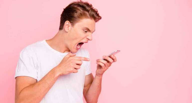 6 Unusual Things You Should Never Text A Guy