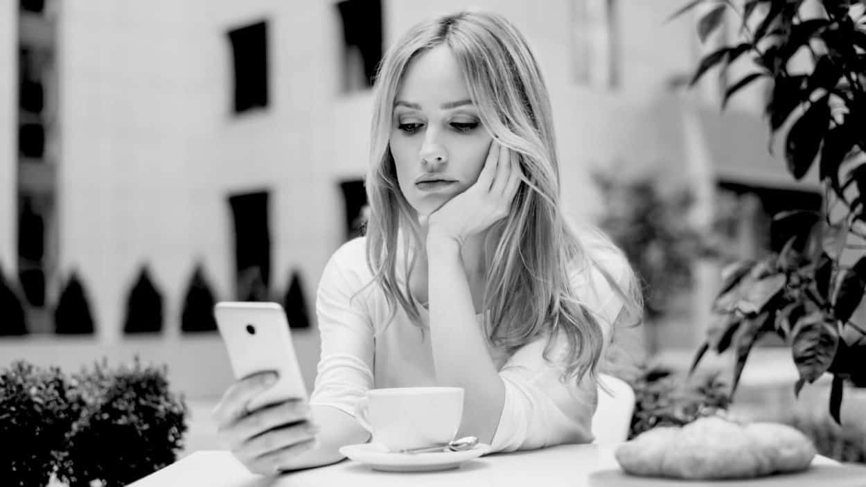 8 Real Signs That You’re Only In A Temporary Relationship