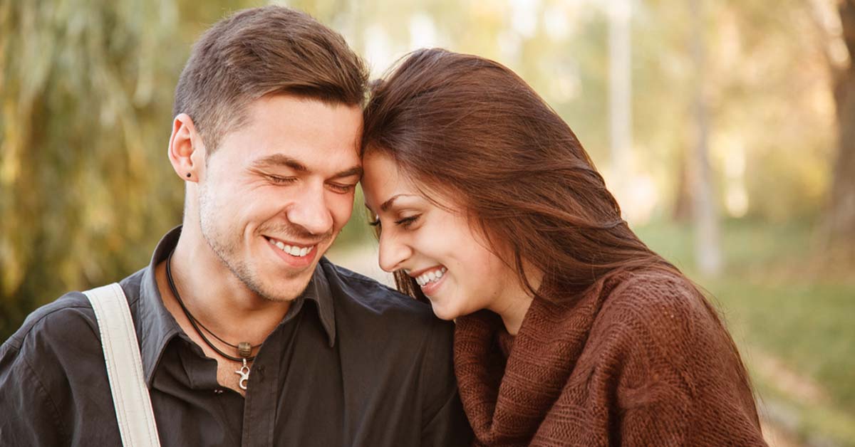 When A Man Initiates A Hug, Here Are 7 Things He Means