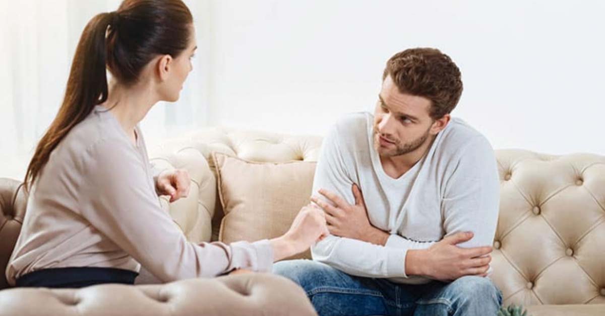 When A Man Initiates A Hug, Here Are 7 Things He Means